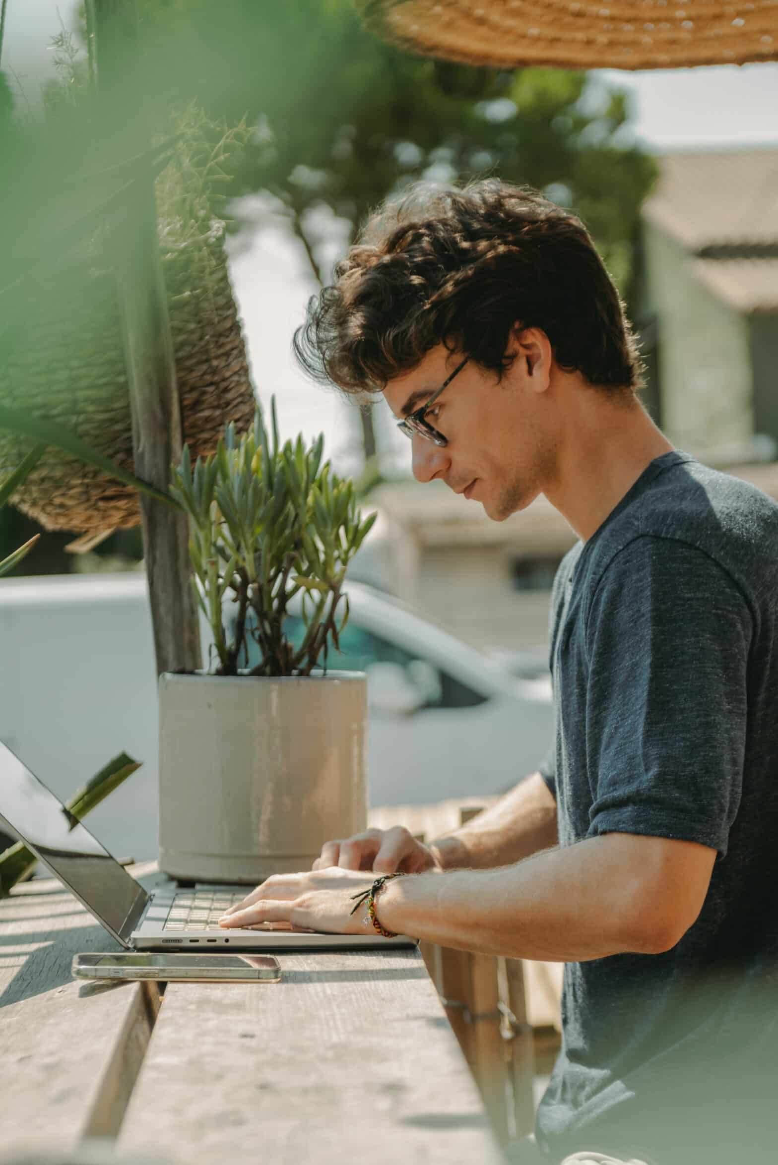 Devenir développeur freelance (guide complet 2025) – Alex so yes